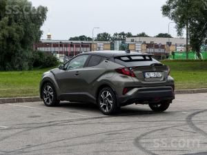 Zaļš Toyota C-HR 2022 Rīga, ar dzinēja tilpumu 1.80 L un nobraukumu 68 tūkst. km par 20000 €, foto 5 vietnē AUTOMOTO.COM.LV
