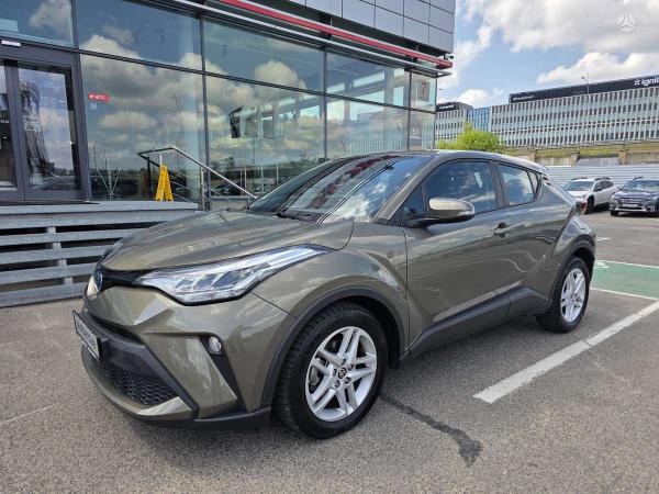 Зеленый Тойота C-HR 2022 в Вильнюс, объемом двигателя 1.80 л и пробегом 90 тыс. км за 21850 €, фото 1 на AUTOMOTO.COM.LV