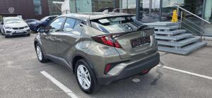 Green Toyota C-HR 2022 in Vilnius, with an engine capacity of 1.80 L and mileage of 90 thousand km for 21850 €, photo 6 on AUTOMOTO.COM.LV