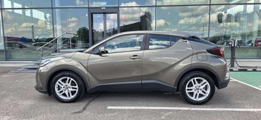 Green Toyota C-HR 2022 in Vilnius, with an engine capacity of 1.80 L and mileage of 90 thousand km for 21850 €, photo 7 on AUTOMOTO.COM.LV