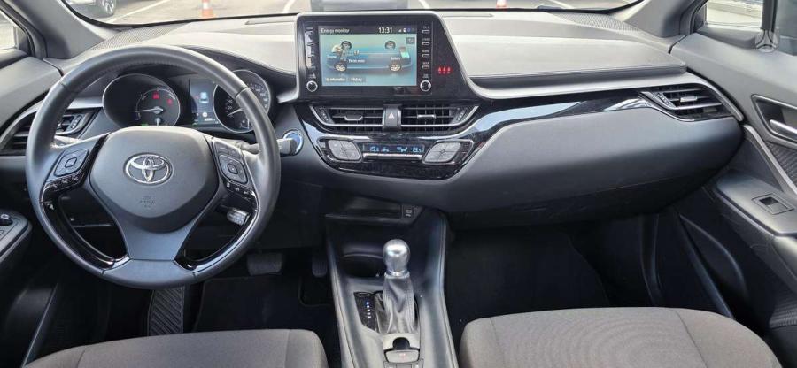 Green Toyota C-HR 2022 in Vilnius, with an engine capacity of 1.80 L and mileage of 90 thousand km for 21850 €, photo 9 on AUTOMOTO.COM.LV