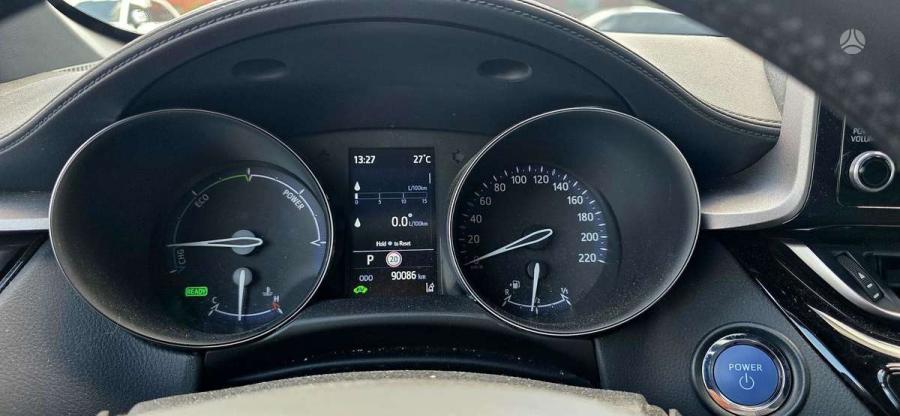 Green Toyota C-HR 2022 in Vilnius, with an engine capacity of 1.80 L and mileage of 90 thousand km for 21850 €, photo 13 on AUTOMOTO.COM.LV