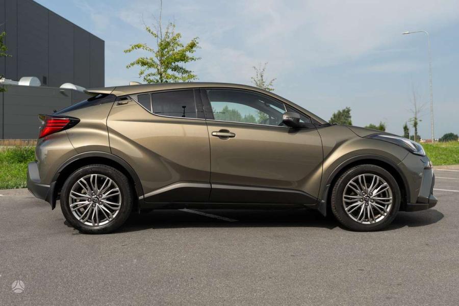 Зеленый Тойота C-HR 2022 в Вильнюс, объемом двигателя 1.80 л и пробегом 55 тыс. км за 23950 €, фото 3 на AUTOMOTO.COM.LV