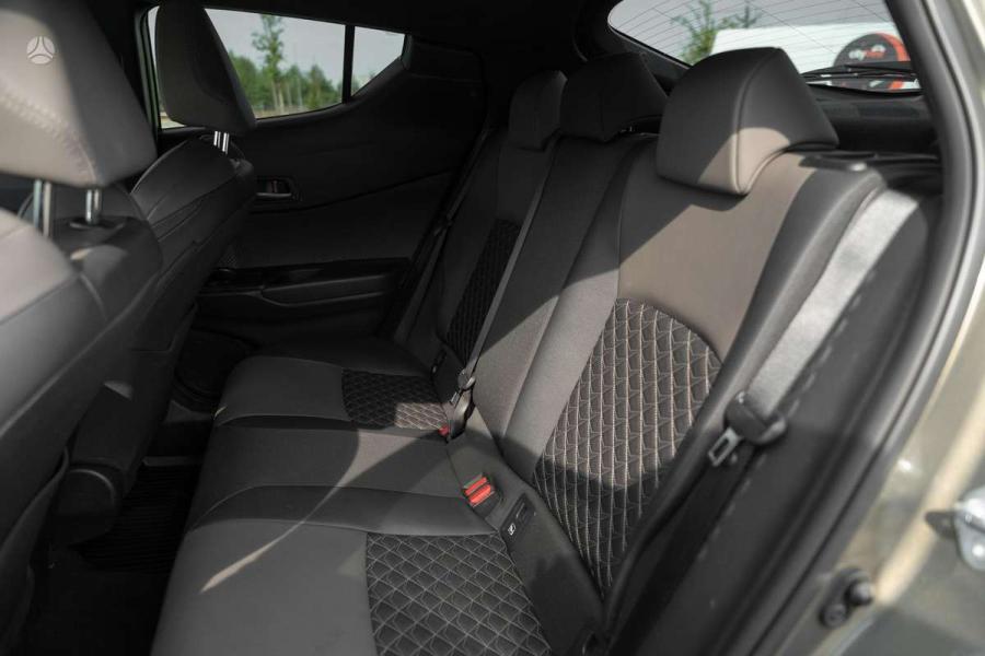 Зеленый Тойота C-HR 2022 в Вильнюс, объемом двигателя 1.80 л и пробегом 55 тыс. км за 23950 €, фото 11 на AUTOMOTO.COM.LV
