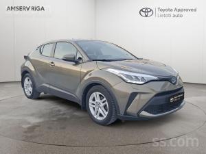 Green Toyota C-HR 2022 in Riga, with an engine capacity of 1.80 L and mileage of 73 thousand km for 19500 €, photo 4 on AUTOMOTO.COM.LV