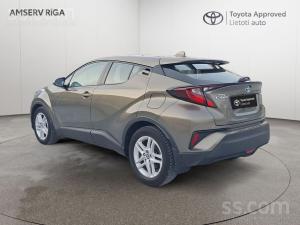Green Toyota C-HR 2022 in Riga, with an engine capacity of 1.80 L and mileage of 73 thousand km for 19500 €, photo 5 on AUTOMOTO.COM.LV
