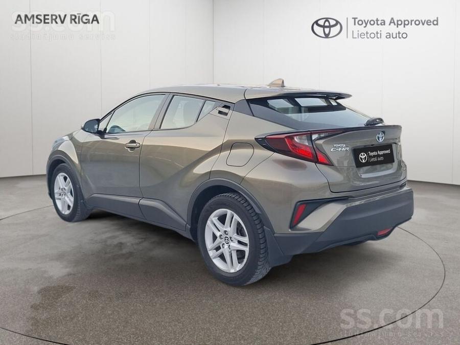 Green Toyota C-HR 2022 in Riga, with an engine capacity of 1.80 L and mileage of 73 thousand km for 19500 €, photo 5 on AUTOMOTO.COM.LV