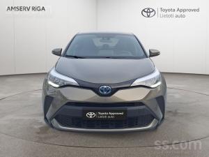 Green Toyota C-HR 2022 in Riga, with an engine capacity of 1.80 L and mileage of 73 thousand km for 19500 €, photo 6 on AUTOMOTO.COM.LV