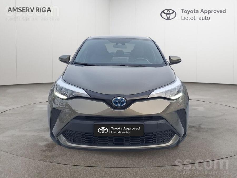 Green Toyota C-HR 2022 in Riga, with an engine capacity of 1.80 L and mileage of 73 thousand km for 19500 €, photo 6 on AUTOMOTO.COM.LV