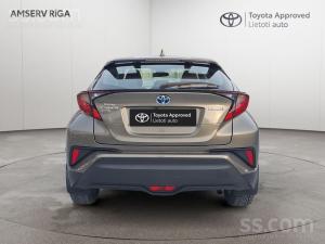 Green Toyota C-HR 2022 in Riga, with an engine capacity of 1.80 L and mileage of 73 thousand km for 19500 €, photo 7 on AUTOMOTO.COM.LV