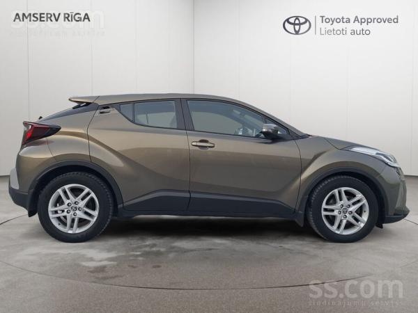 Green Toyota C-HR 2022 in Riga, with an engine capacity of 1.80 L and mileage of 73 thousand km for 19500 €, photo 8 on AUTOMOTO.COM.LV