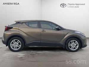 Green Toyota C-HR 2022 in Riga, with an engine capacity of 1.80 L and mileage of 73 thousand km for 19500 €, photo 8 on AUTOMOTO.COM.LV