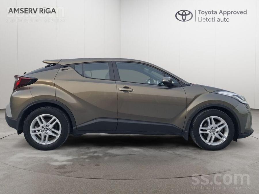 Green Toyota C-HR 2022 in Riga, with an engine capacity of 1.80 L and mileage of 73 thousand km for 19500 €, photo 8 on AUTOMOTO.COM.LV