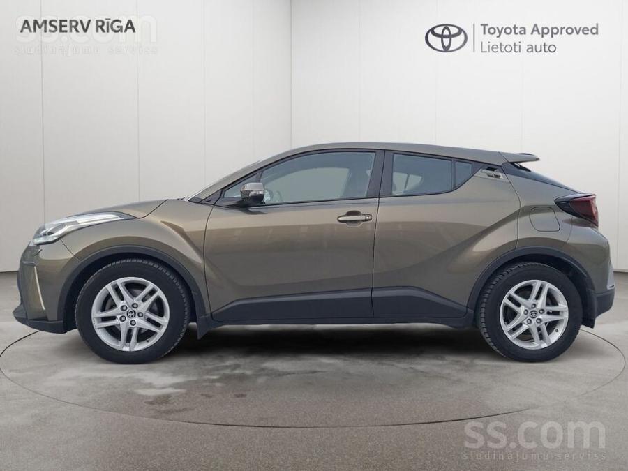 Green Toyota C-HR 2022 in Riga, with an engine capacity of 1.80 L and mileage of 73 thousand km for 19500 €, photo 9 on AUTOMOTO.COM.LV