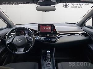 Green Toyota C-HR 2022 in Riga, with an engine capacity of 1.80 L and mileage of 73 thousand km for 19500 €, photo 10 on AUTOMOTO.COM.LV