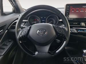 Green Toyota C-HR 2022 in Riga, with an engine capacity of 1.80 L and mileage of 73 thousand km for 19500 €, photo 16 on AUTOMOTO.COM.LV