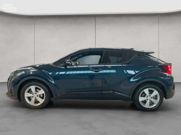 Green Toyota C-HR 2023 in Kaunas, with an engine capacity of 2.00 L and mileage of 37 thousand km for 30589 €, photo 2 on AUTOMOTO.COM.LV