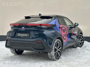Зеленый Тойота C-HR 2025 в Рига, объемом двигателя 1.80 л и пробегом 5 тыс. км за 31550 €, фото 4 на AUTOMOTO.COM.LV