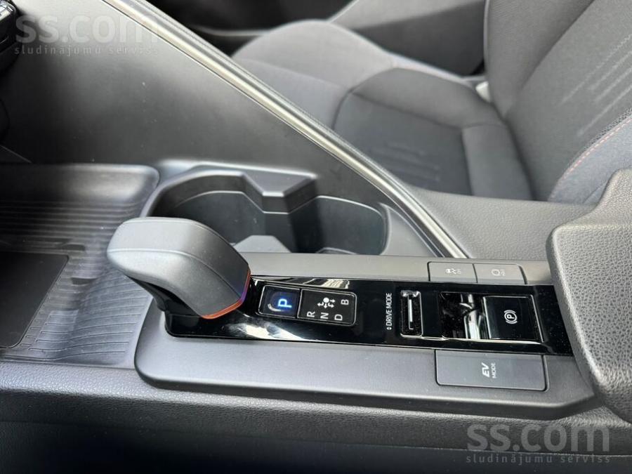 Zaļš Toyota C-HR 2025 Rīga, ar dzinēja tilpumu 1.80 L un nobraukumu 34 tūkst. km par 26850 €, foto 14 vietnē AUTOMOTO.COM.LV
