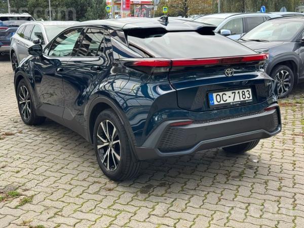 Зеленый Тойота C-HR 2025 в Рига, объемом двигателя 1.80 л и пробегом 34 тыс. км за 26850 €, фото 4 на AUTOMOTO.COM.LV