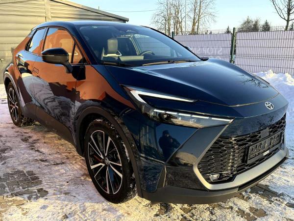 Green Toyota C-HR 2024 in Panevezys, with an engine capacity of 1.80 L and mileage of 66 thousand km for 29900 €, photo 1 on AUTOMOTO.COM.LV