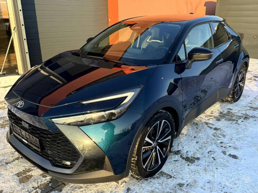 Green Toyota C-HR 2024 in Panevezys, with an engine capacity of 1.80 L and mileage of 66 thousand km for 29900 €, photo 8 on AUTOMOTO.COM.LV
