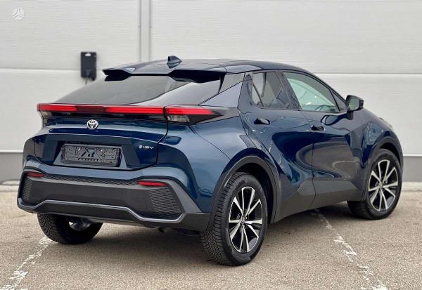 Zaļš Toyota C-HR 2024 Panevēža, ar dzinēja tilpumu 0.00 L un nobraukumu 17 tūkst. km par 28450 €, foto 3 vietnē AUTOMOTO.COM.LV