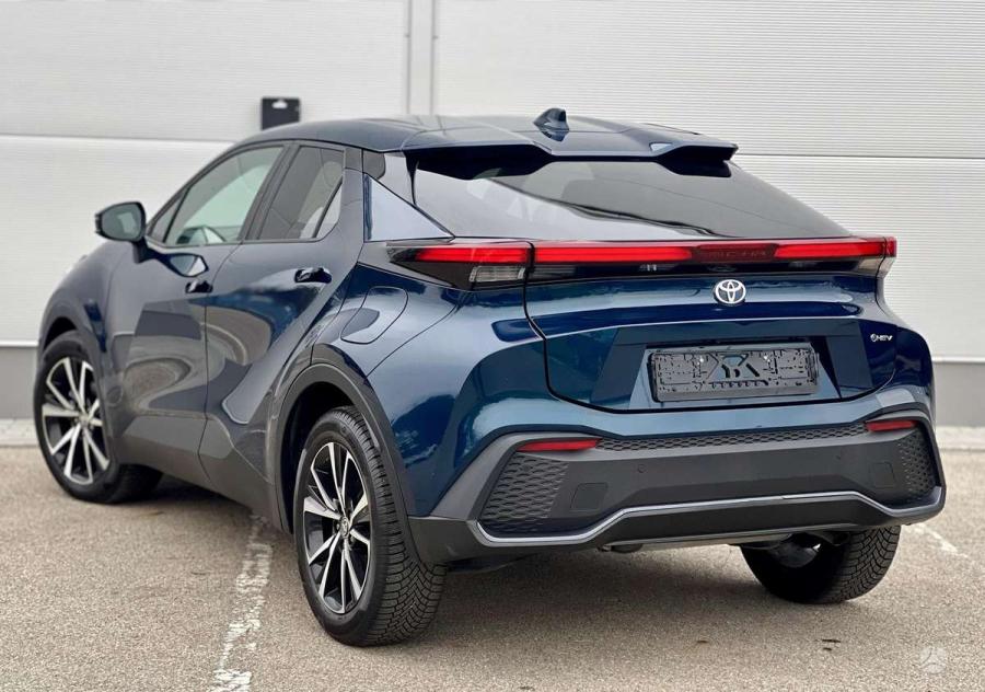 Zaļš Toyota C-HR 2024 Panevēža, ar dzinēja tilpumu 0.00 L un nobraukumu 17 tūkst. km par 28450 €, foto 5 vietnē AUTOMOTO.COM.LV