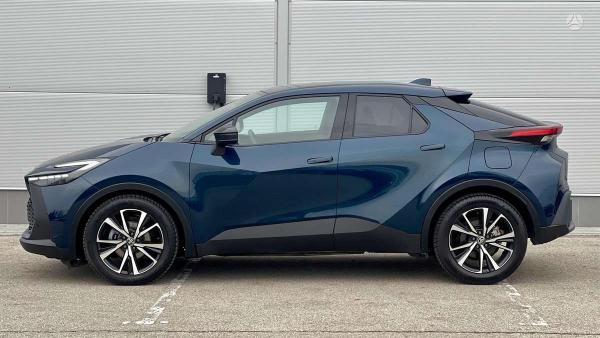 Zaļš Toyota C-HR 2024 Panevēža, ar dzinēja tilpumu 0.00 L un nobraukumu 17 tūkst. km par 28450 €, foto 5 vietnē AUTOMOTO.COM.LV