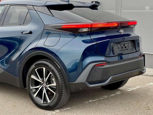 Zaļš Toyota C-HR 2024 Panevēža, ar dzinēja tilpumu 0.00 L un nobraukumu 17 tūkst. km par 28450 €, foto 9 vietnē AUTOMOTO.COM.LV