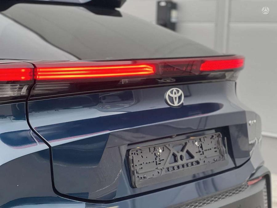 Zaļš Toyota C-HR 2024 Panevēža, ar dzinēja tilpumu 0.00 L un nobraukumu 17 tūkst. km par 28450 €, foto 21 vietnē AUTOMOTO.COM.LV