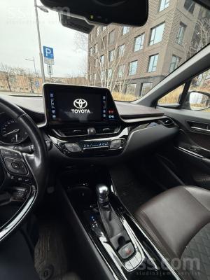 Grey Toyota C-HR 2018 in Riga, with an engine capacity of 1.20 L and mileage of 87 thousand km for 15900 €, photo 6 on AUTOMOTO.COM.LV