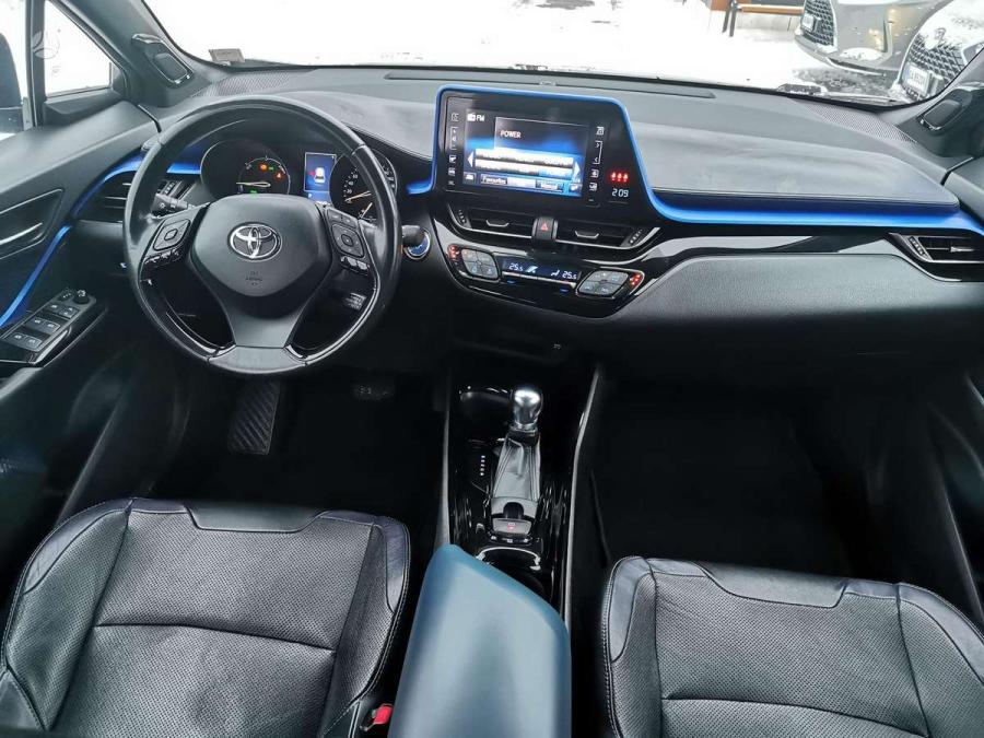 Grey Toyota C-HR 2016 in Vilnius, with an engine capacity of 1.80 L and mileage of 198 thousand km for 13900 €, photo 6 on AUTOMOTO.COM.LV