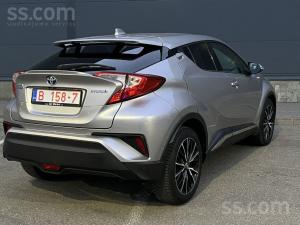 Pelēks Toyota C-HR 2016 Rīga, ar dzinēja tilpumu 1.80 L un nobraukumu 194 tūkst. km par 13900 €, foto 5 vietnē AUTOMOTO.COM.LV