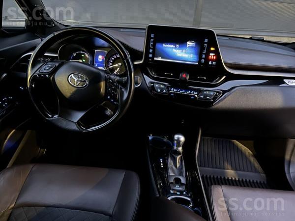 Серый Тойота C-HR 2016 в Рига, объемом двигателя 1.80 л и пробегом 194 тыс. км за 13900 €, фото 5 на AUTOMOTO.COM.LV