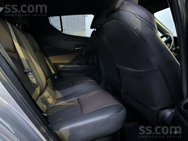 Серый Тойота C-HR 2016 в Рига, объемом двигателя 1.80 л и пробегом 194 тыс. км за 13900 €, фото 7 на AUTOMOTO.COM.LV