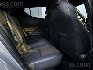 Pelēks Toyota C-HR 2016 Rīga, ar dzinēja tilpumu 1.80 L un nobraukumu 194 tūkst. km par 13900 €, foto 8 vietnē AUTOMOTO.COM.LV
