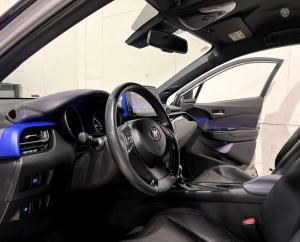Grey Toyota C-HR 2016 in Klaipeda, with an engine capacity of 1.80 L and mileage of 148 thousand km for 16500 €, photo 3 on AUTOMOTO.COM.LV