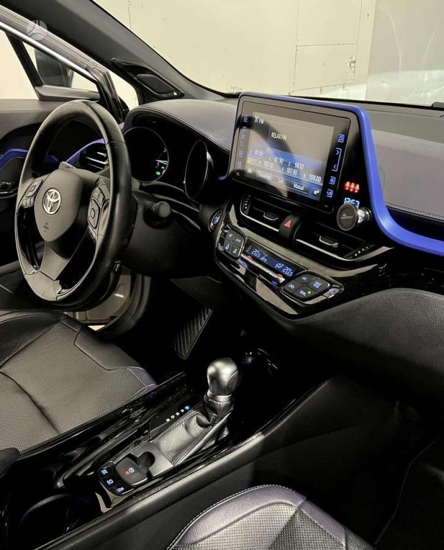 Grey Toyota C-HR 2016 in Klaipeda, with an engine capacity of 1.80 L and mileage of 148 thousand km for 16500 €, photo 7 on AUTOMOTO.COM.LV