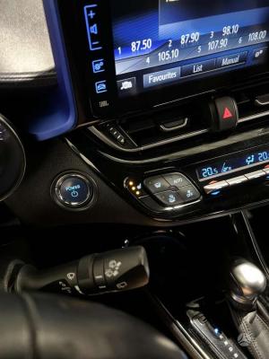 Grey Toyota C-HR 2016 in Klaipeda, with an engine capacity of 1.80 L and mileage of 148 thousand km for 16500 €, photo 9 on AUTOMOTO.COM.LV