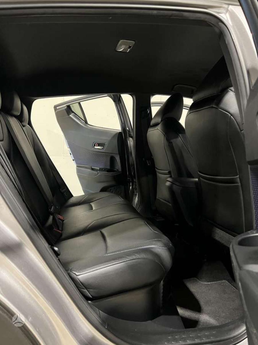 Grey Toyota C-HR 2016 in Klaipeda, with an engine capacity of 1.80 L and mileage of 148 thousand km for 16500 €, photo 11 on AUTOMOTO.COM.LV