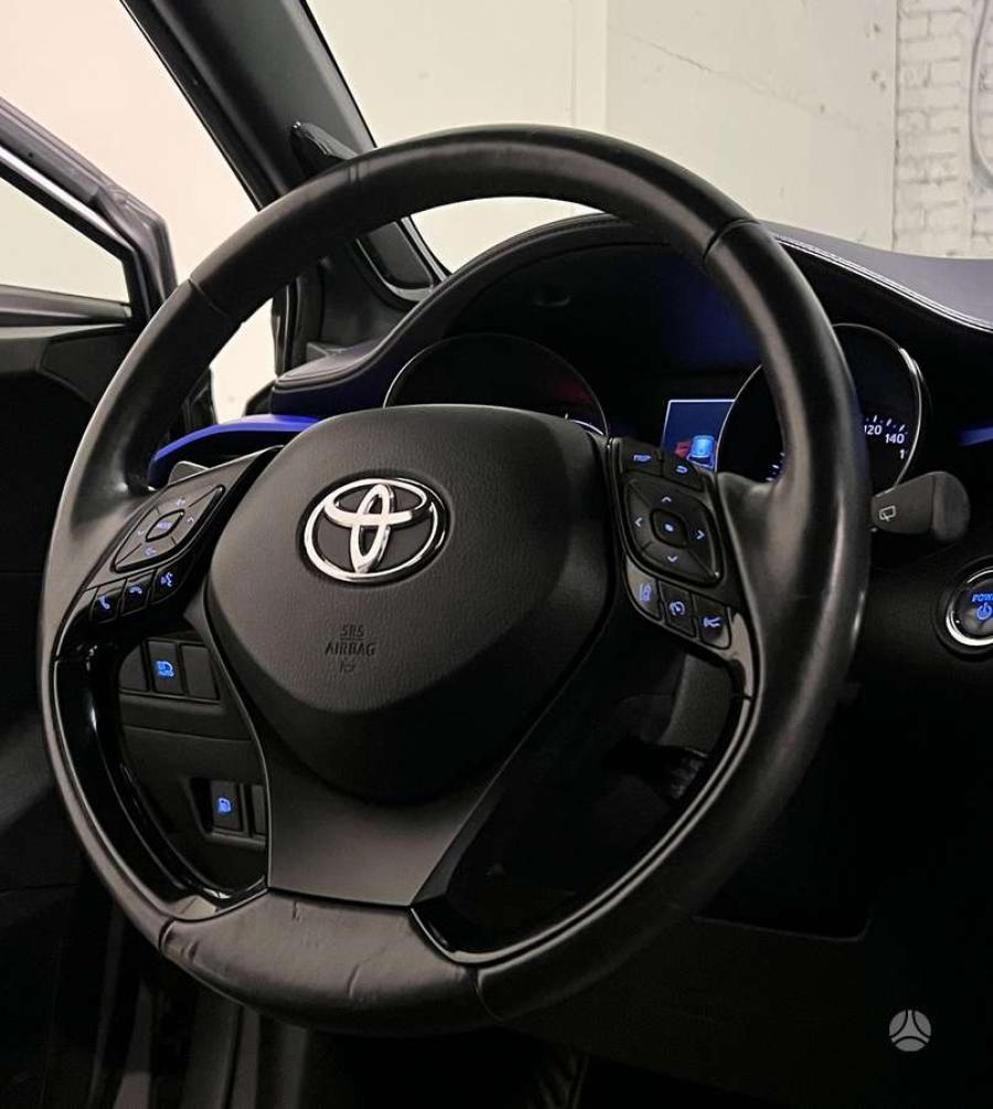 Grey Toyota C-HR 2016 in Klaipeda, with an engine capacity of 1.80 L and mileage of 148 thousand km for 16500 €, photo 12 on AUTOMOTO.COM.LV