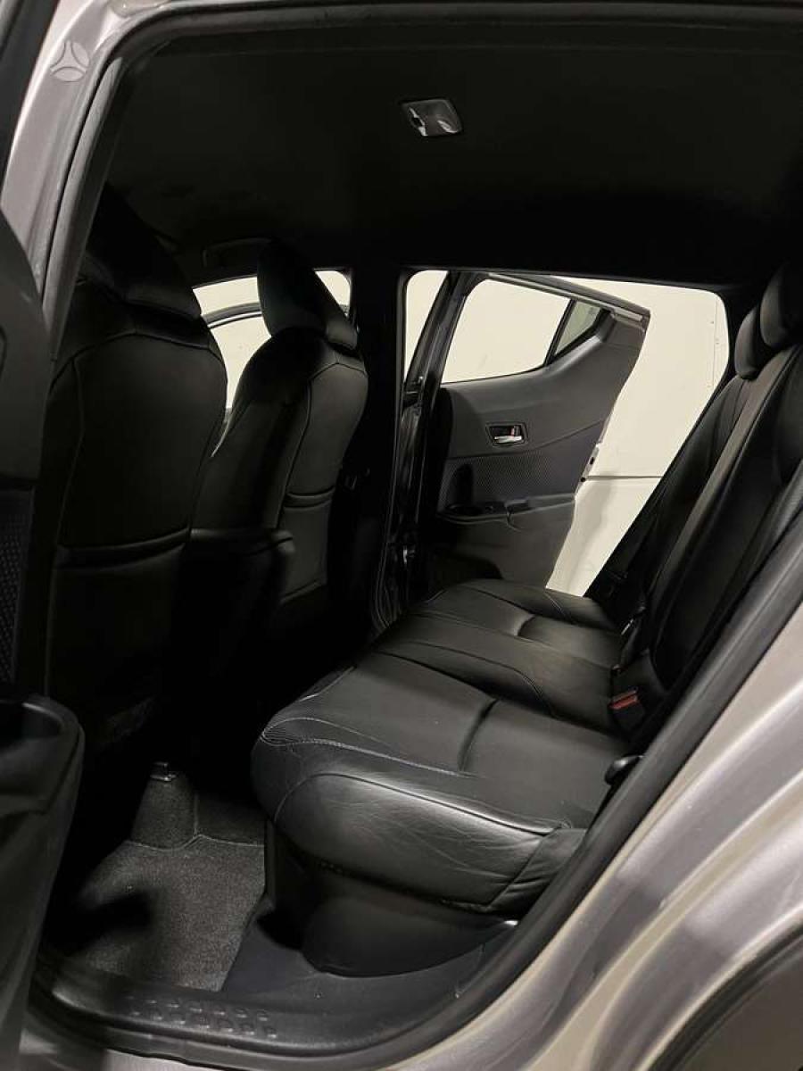 Grey Toyota C-HR 2016 in Klaipeda, with an engine capacity of 1.80 L and mileage of 148 thousand km for 16500 €, photo 13 on AUTOMOTO.COM.LV
