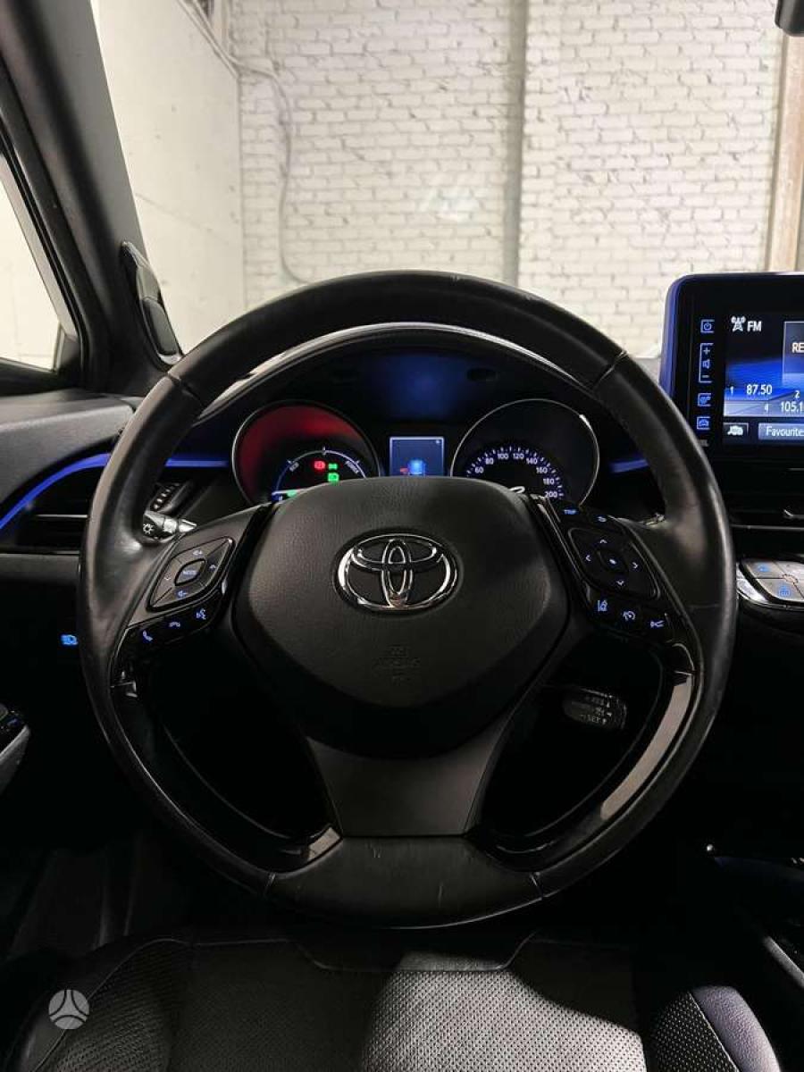 Grey Toyota C-HR 2016 in Klaipeda, with an engine capacity of 1.80 L and mileage of 148 thousand km for 16500 €, photo 17 on AUTOMOTO.COM.LV