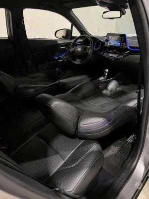 Grey Toyota C-HR 2016 in Klaipeda, with an engine capacity of 1.80 L and mileage of 148 thousand km for 16500 €, photo 19 on AUTOMOTO.COM.LV