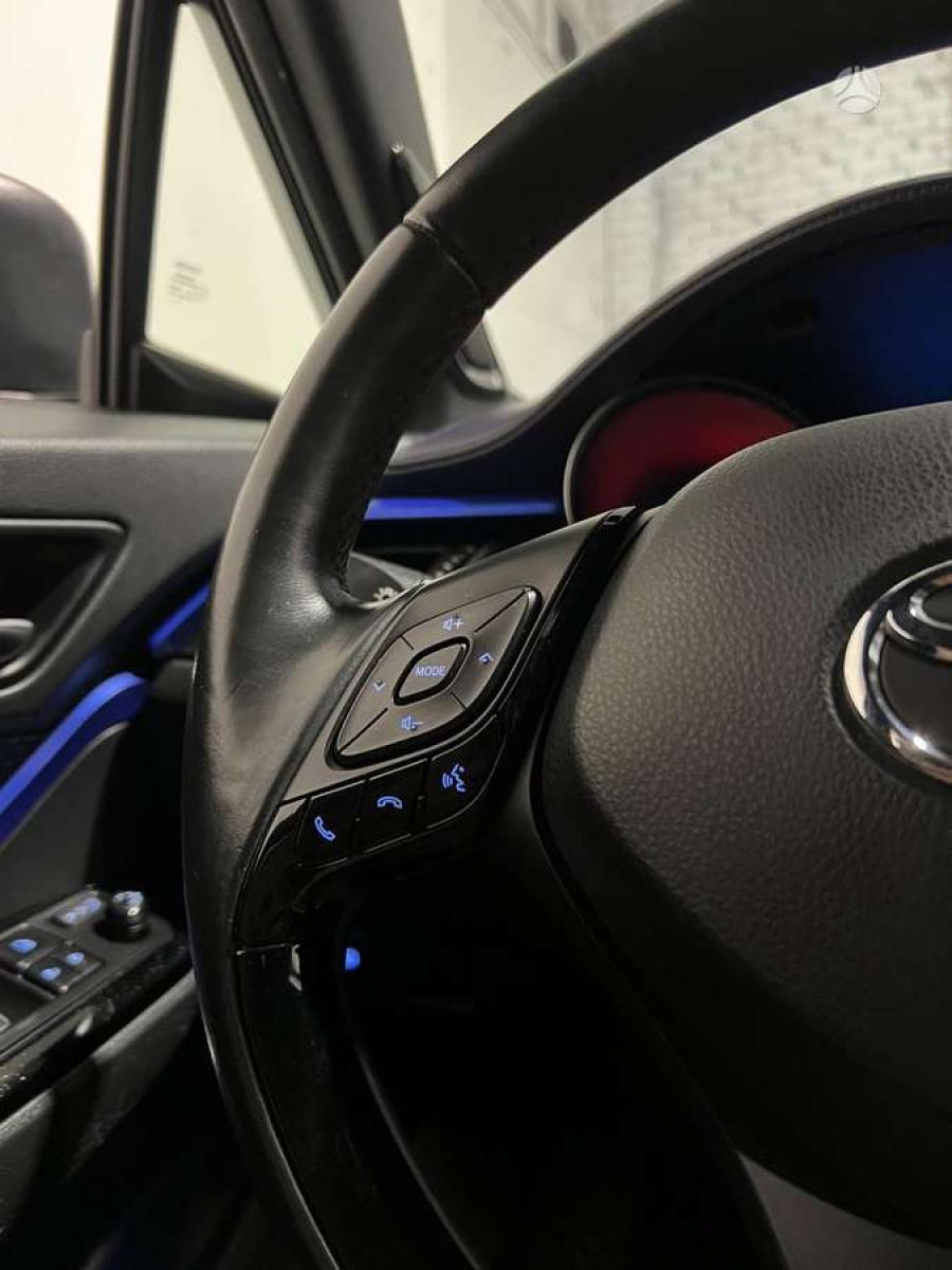 Grey Toyota C-HR 2016 in Klaipeda, with an engine capacity of 1.80 L and mileage of 148 thousand km for 16500 €, photo 21 on AUTOMOTO.COM.LV