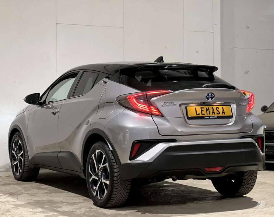 Grey Toyota C-HR 2016 in Klaipeda, with an engine capacity of 1.80 L and mileage of 148 thousand km for 16500 €, photo 26 on AUTOMOTO.COM.LV