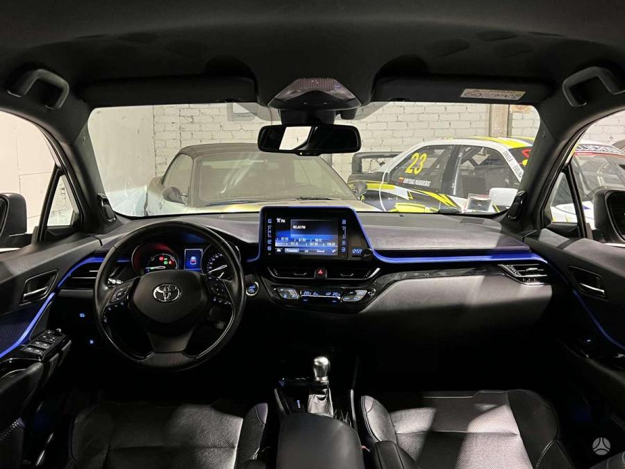 Grey Toyota C-HR 2016 in Klaipeda, with an engine capacity of 1.80 L and mileage of 148 thousand km for 16500 €, photo 28 on AUTOMOTO.COM.LV