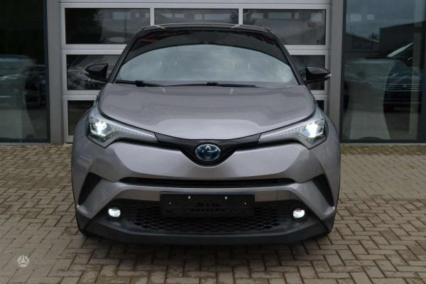 Серый Тойота C-HR 2016 в Вильнюс, объемом двигателя 1.80 л и пробегом 171 тыс. км за 16500 €, фото 4 на AUTOMOTO.COM.LV