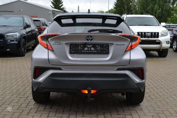 Серый Тойота C-HR 2016 в Вильнюс, объемом двигателя 1.80 л и пробегом 171 тыс. км за 16500 €, фото 7 на AUTOMOTO.COM.LV